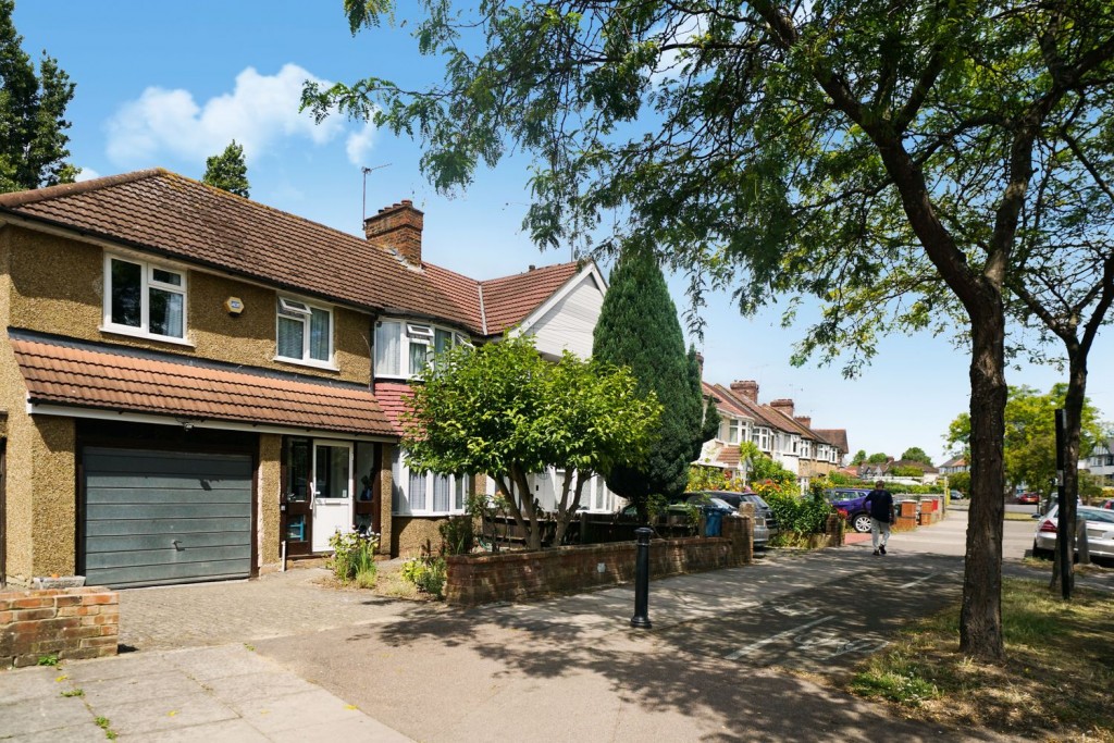 Roxeth Green Avenue, Harrow, Greater London, 4 bedroom, End of Terrace ...